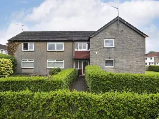 Cheap 1 BA 2 bedroom flat for rent in Doon Road, Kirkintilloch.