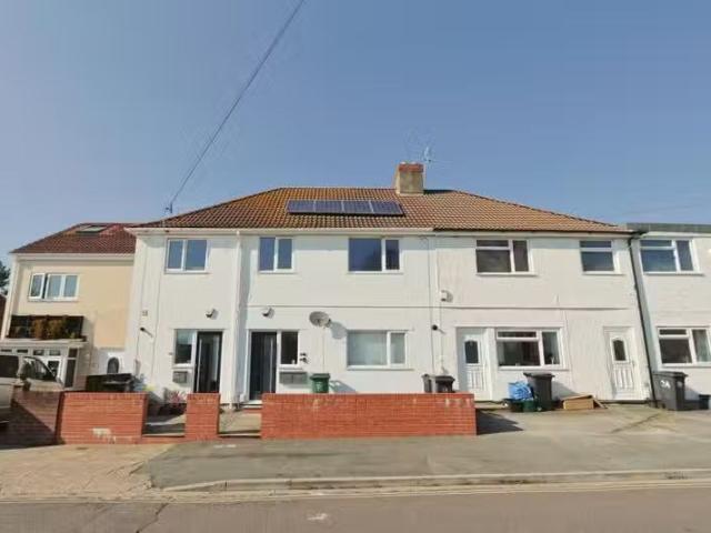 Charming 1 BA 2 bedroom flat for rent in Donald Road, Bristol.