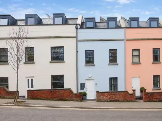 Cheap 1 BA 2 bedroom flat for rent in Guild Court, Horfield.