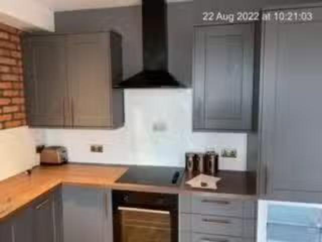 For Rent! 1 BA 2 bedroom flat for rent in Glenfrome Road, Bris.