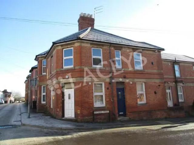 Deal! 1 BA 2 bedroom flat for rent in Huish, Yeovil, BA20 1BG.