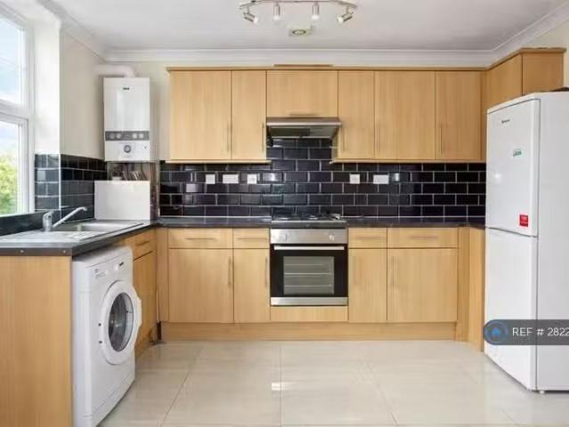 Just in! 1 BA 2 bedroom flat for rent in High St, Ilford, IG6