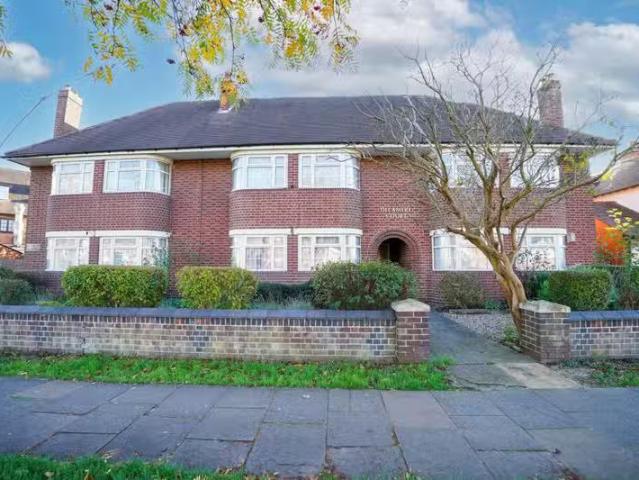 Deal! 1 BA 2 bedroom flat for rent in Highfield Road, Hall Gre.