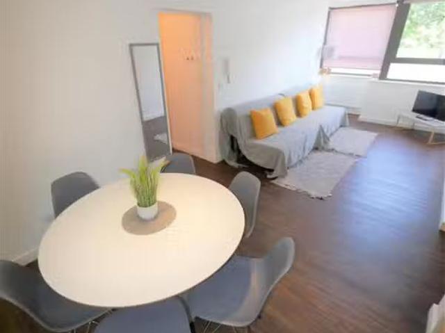 Cheap 1 BA 2 bedroom flat for rent in Hill House, Bournemouth.