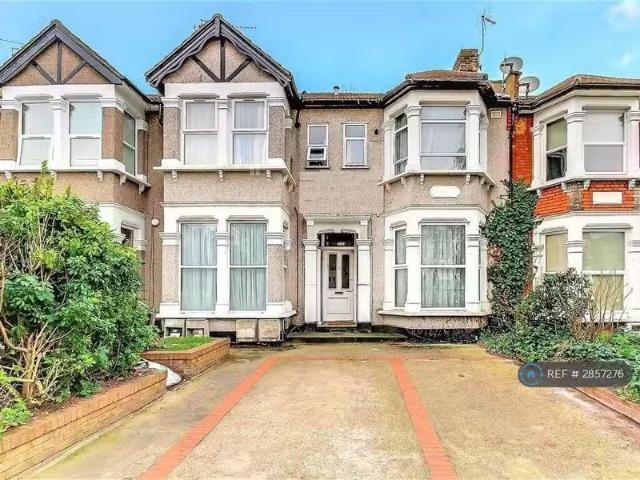 Charming 1 BA 2 bedroom flat for rent in Ilford Esinteraction.