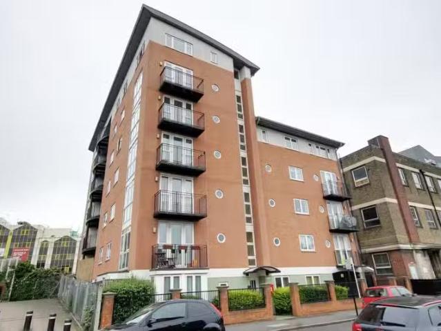 Rental! 1 BA 2 bedroom flat for rent in Jupp Road, Stratford.