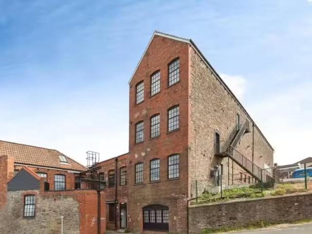 Deal! 1 BA 2 bedroom flat for rent in Kingsgate House, Kingswo.