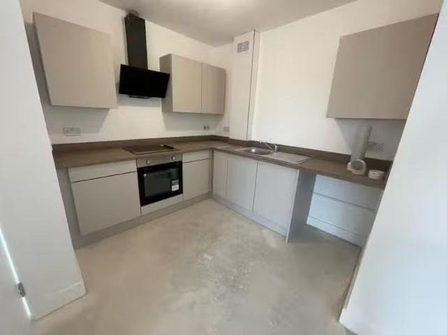 Cheap 1 BA 2 bedroom flat for rent in Kingson Court, Smethwick.