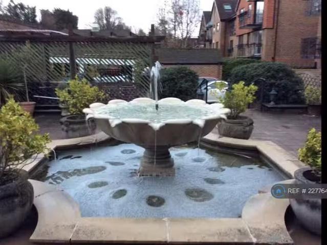 Nice 1 BA 2 bedroom flat for rent in Lansdowne Road, Surrey, CR8