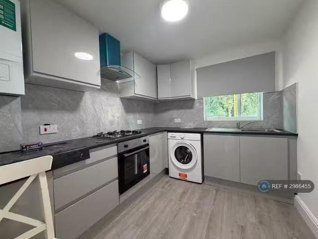 Unique 1 BA 2 bedroom flat for rent in Leighton Buzzard Road.