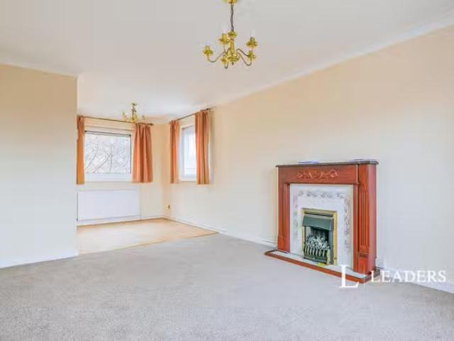 Rental! 1 BA 2 bedroom flat for rent in Perry Gardens, Poole.