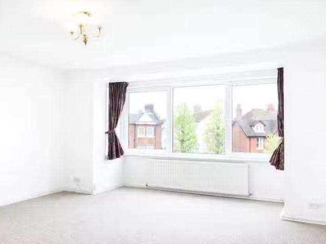 Nice 1 BA 2 bedroom flat for rent in Prestonville Court P112.