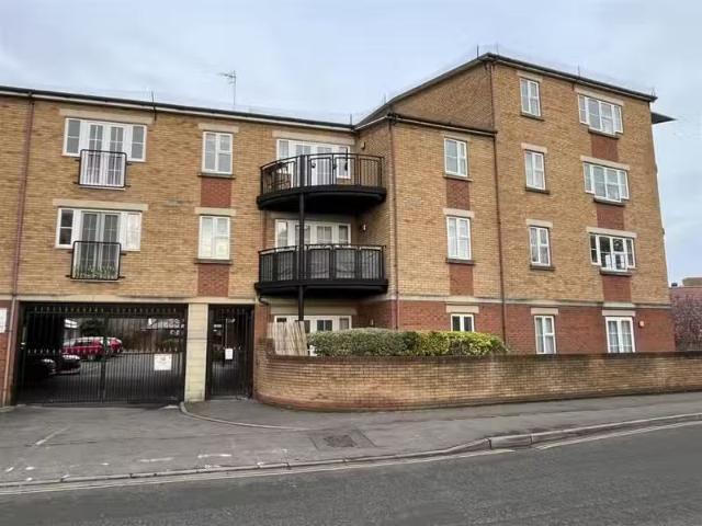 Deal! 1 BA 2 bedroom flat for rent in Prewett Street, Bristol.