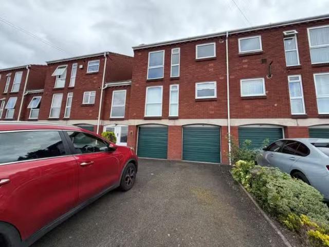 Deal! 1 BA 2 bedroom flat for rent in Princess Crescent, Hales.