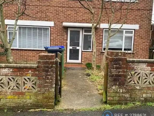 Unique 1 BA 2 bedroom flat for rent in Rectory Close, Newhaven.