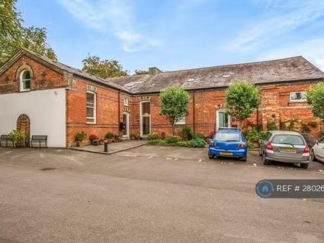 Cozy 1 BA 2 bedroom flat for rent in Redwood House, Charlton D.