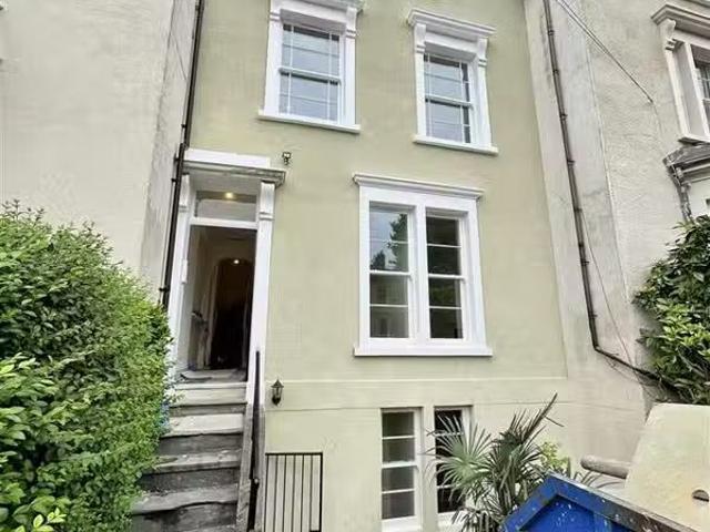 Just in! 1 BA 2 bedroom flat for rent in St. Matthews Road, Br.