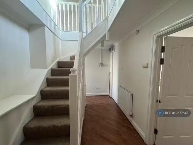 Just in! 1 BA 2 bedroom flat for rent in St. Josephs Court, Ga.
