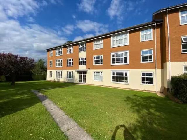 For Rent! 1 BA 2 bedroom flat for rent in St. Lawrence Close.