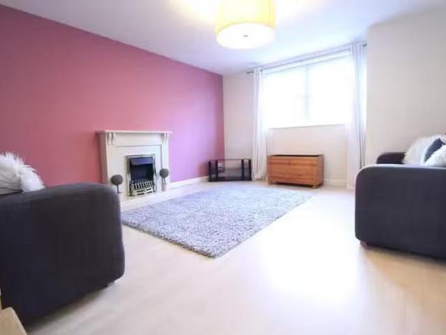Deal! 1 BA 2 bedroom flat for rent in St Stephens Court, Charl.