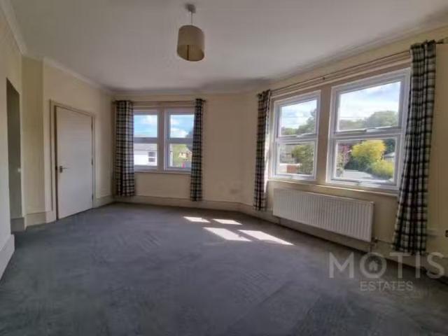 Cheap 1 BA 2 bedroom flat for rent in Station Road, Lyminge, C.