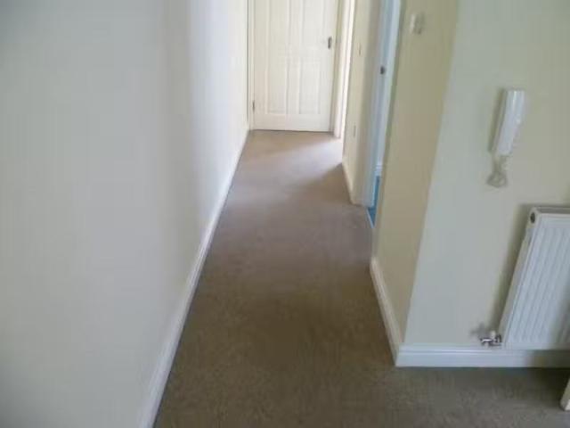 Cheap 1 BA 2 bedroom flat for rent in Stretford Road, Bristol.