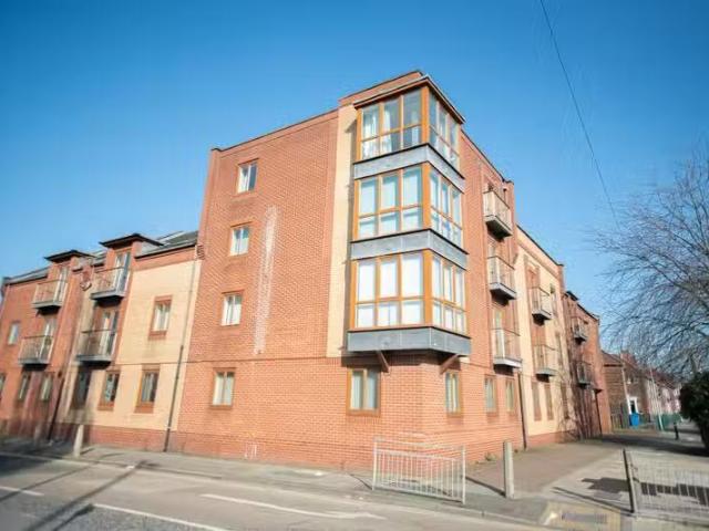 For Rent! 1 BA 2 bedroom flat for rent in Sykes Street, Hull.
