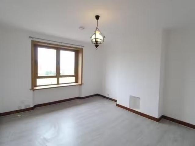 Charming 1 BA 2 bedroom flat for rent in Seaforth Road, Top Fl.