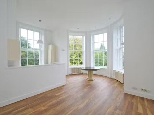 Cheap 1 BA 2 bedroom flat for rent in Shaw Crescent, City Cent.