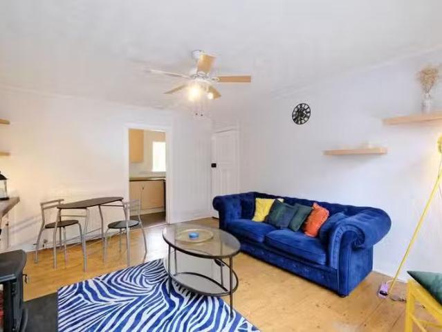 Cozy 1 BA 2 bedroom flat for rent in Urquhart Street, Ground F.
