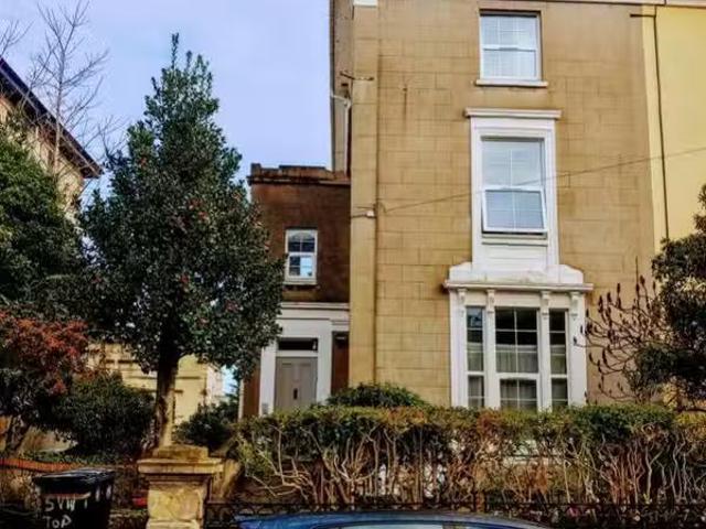 Just in! 1 BA 2 bedroom flat for rent in Victoria Walk, Cotham.