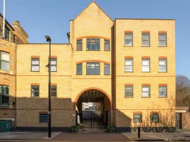 Cozy 1 BA 2 bedroom flat for rent in Wapping Lane, Wapping, E1W