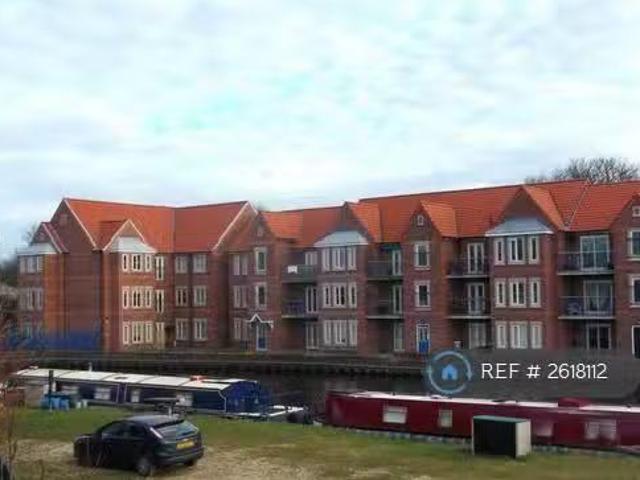 Rental! 1 BA 2 bedroom flat for rent in West Street, Thorne, D.
