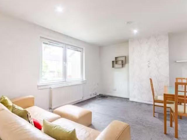 Just in! 1 BA 2 bedroom flat for rent in 2024L South Gyle Main.