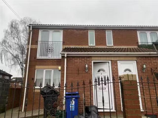 Cheap 1 BA 2 bedroom flat for rent in 3 Marshland Road, Mooren.