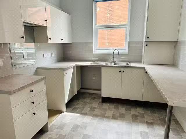 For Rent! 1 BA 2 bedroom Flat to rent, 3 Sea Road, Westgate On.