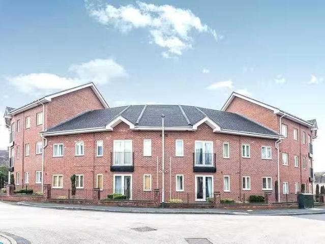 Cheap 1 BA 2 bedroom Flat to rent, Bickerstaff Court, Wellingt.