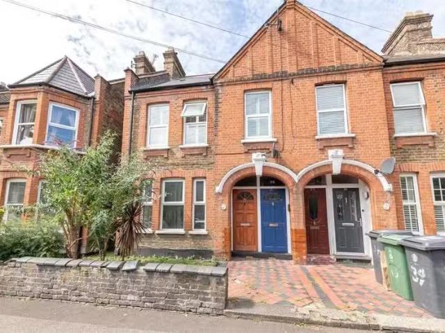 Deal! 1 BA 2 bedroom Flat to rent, Blyth Road, Walthamstow, Lo.
