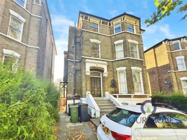 Cheap 1 BA 2 bedroom Flat to rent, Manor Park, London, SE13 £.