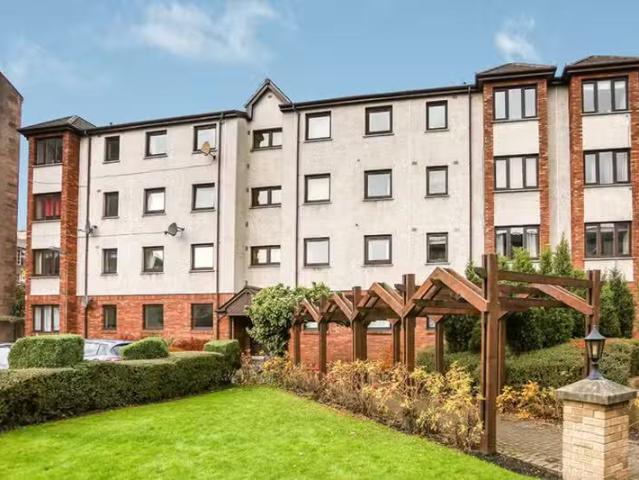 Cheap 1 BA 2 bedroom Flat to rent, South Lorne Place, Edinburg.