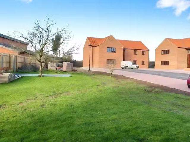 Deal! 1 BA 2 bedroom Flat to rent, Styrrup Road, Harworth, DN1.