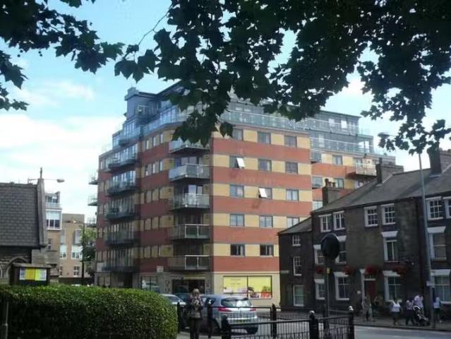 Cheap 1 BA 2 bedroom Flat to rent, St. Swithins Square, Lincol.