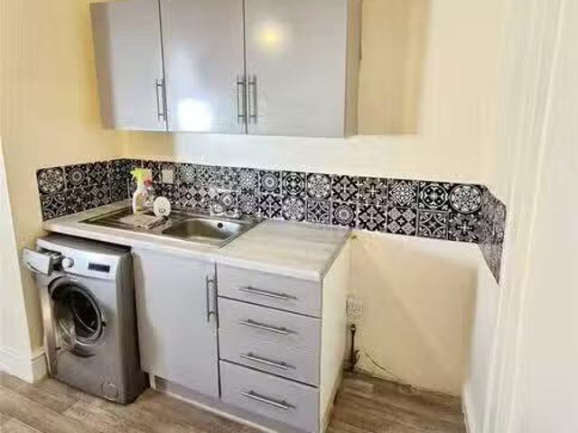 Cozy 1 BA 2 bedroom Flat to rent, Pembroke Road, Torquay, TQ1.