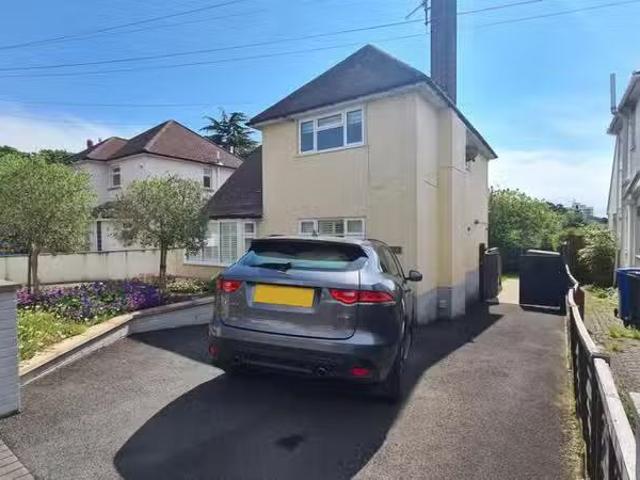 Unique 1 BA 2 bedroom ground floor flat for rent in Verulam Ro.