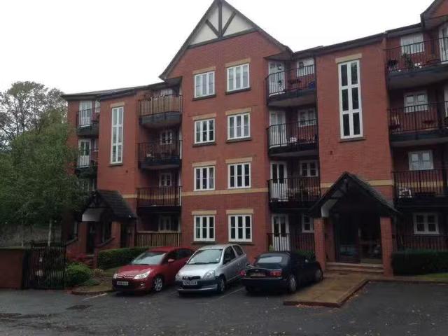 Cozy 1 BA 2 bedroom ground floor flat for rent in Meadow Court.