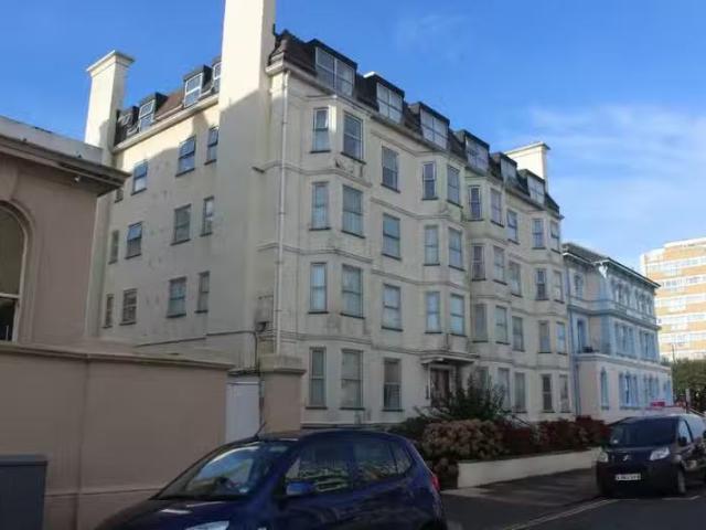 Cozy 1 BA 2 bedroom ground floor flat for rent in St. Brelades.