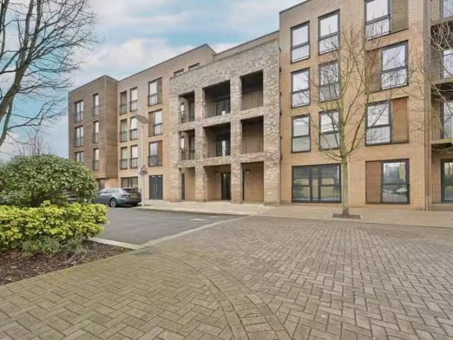 Unique 1 BA 2 bedroom house for rent in Dukes Court, Stanmore.