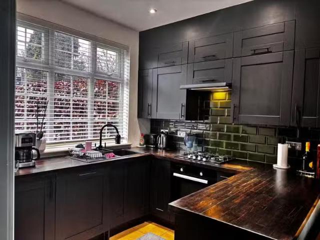 Cheap 1 BA 2 bedroom house for rent in North Pathway, Harborne.