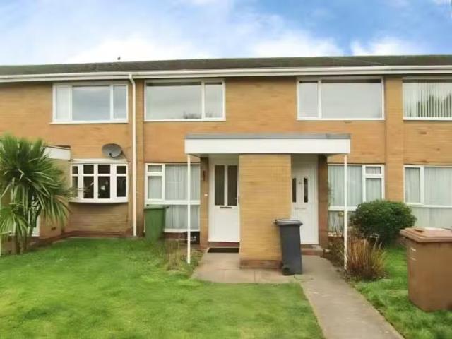 Cheap 1 BA 2 bedroom maisonette for rent in Nethercote Gardens.
