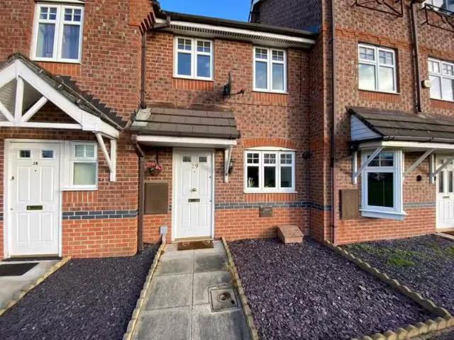 Deal! 1 BA 2 bedroom mews property for rent in Redwood Drive.